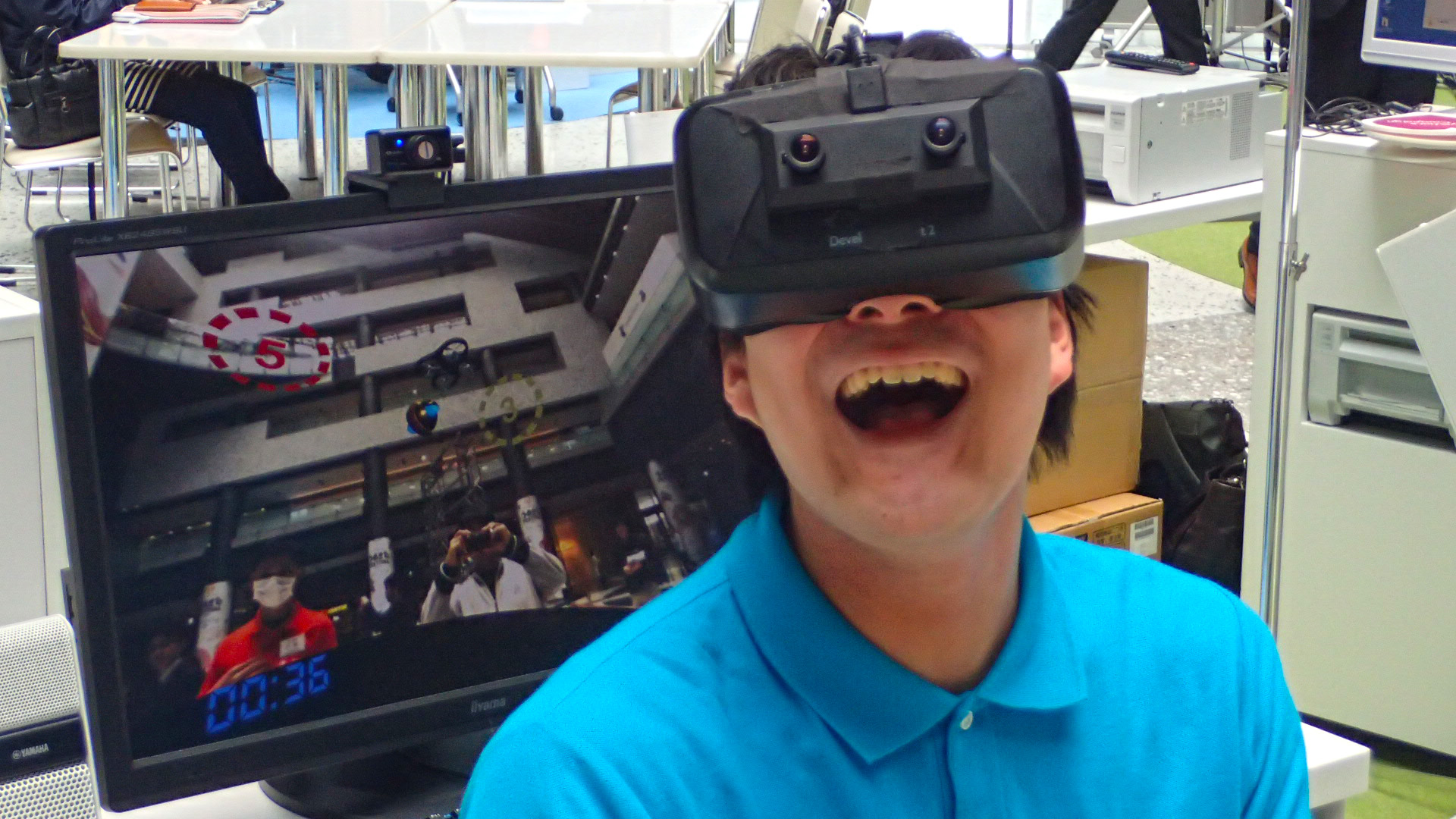 Fly the virtual-drone! | XOOMS co. ltd.