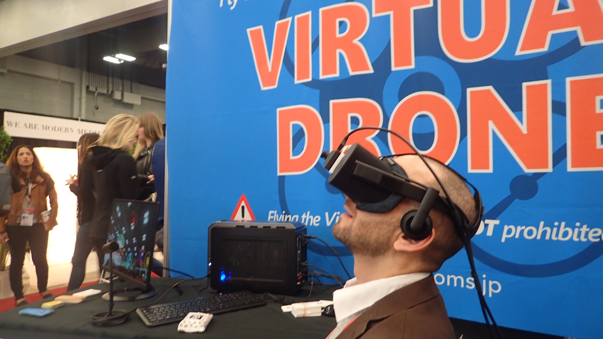 バーチャルドローンを飛ばそう！ | 株式会社ズームス (XOOMS)